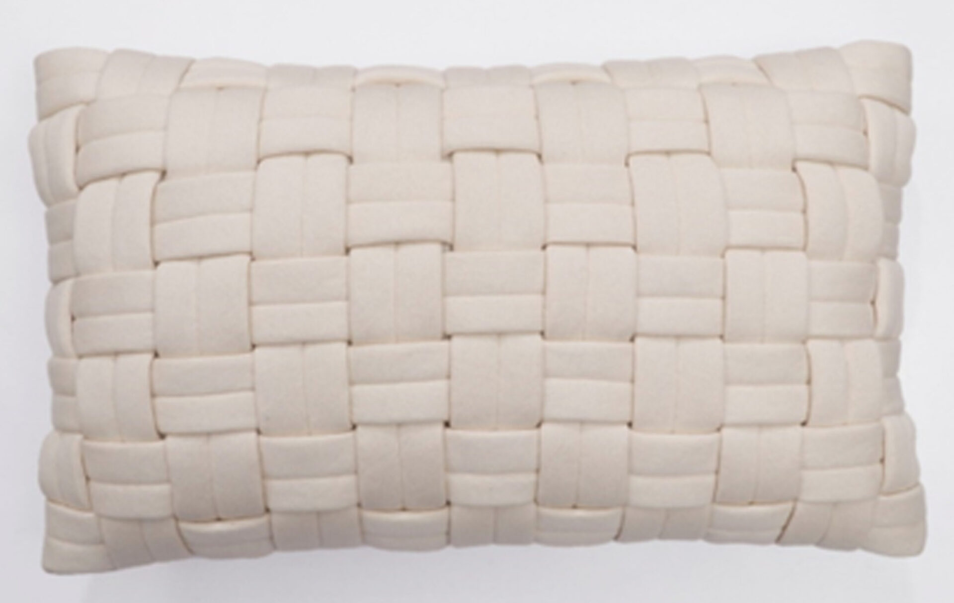 Clusp (Natural) Cushion with polyfiller - Liolios Home